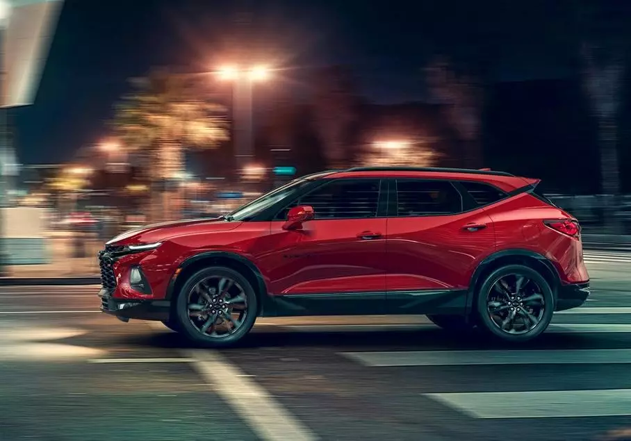 SUV Chevrolet Blazer چەكتىن ئاشۇرۇۋېتىلدى 13637_3