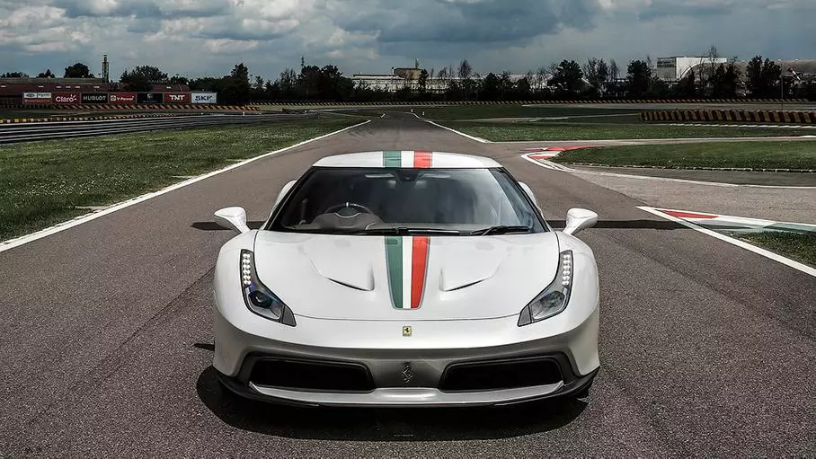 Ferrari عند الطلب تم بناء عميل Coupe 458 Speciale مع جسم جديد 14768_1