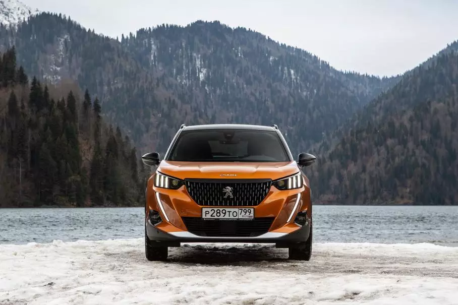 அது போரிங் இருக்காது! டெஸ்ட் Peugeot 2008. 1478_2