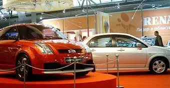 Suzuki showed an updated SUV and stylish concept on "Motor Show-2003"