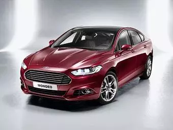 Ford Mondeo wedi'i gyfarparu â 