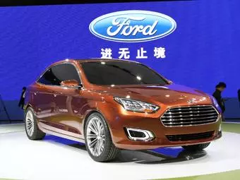 Ford ożywił nazwę eskorty z nowym samochodem koncepcyjnym 15378_1