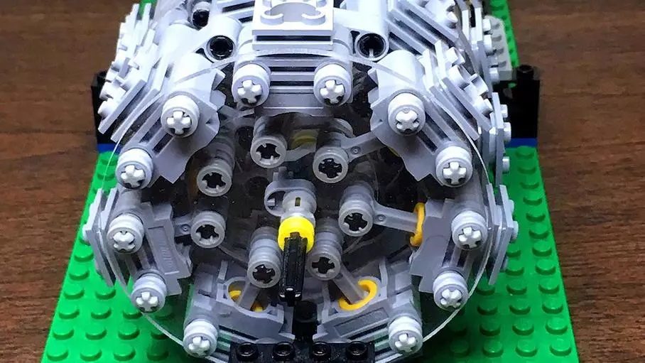 Lego-dan 28 silindrli radial dvigatelni yig'di 15486_1