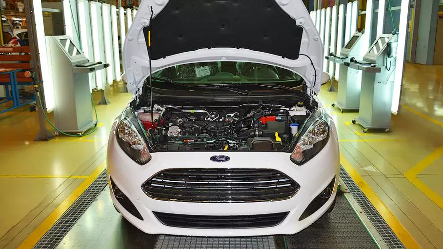 Ford reuniu o primeiro carro com um motor russo 15516_1