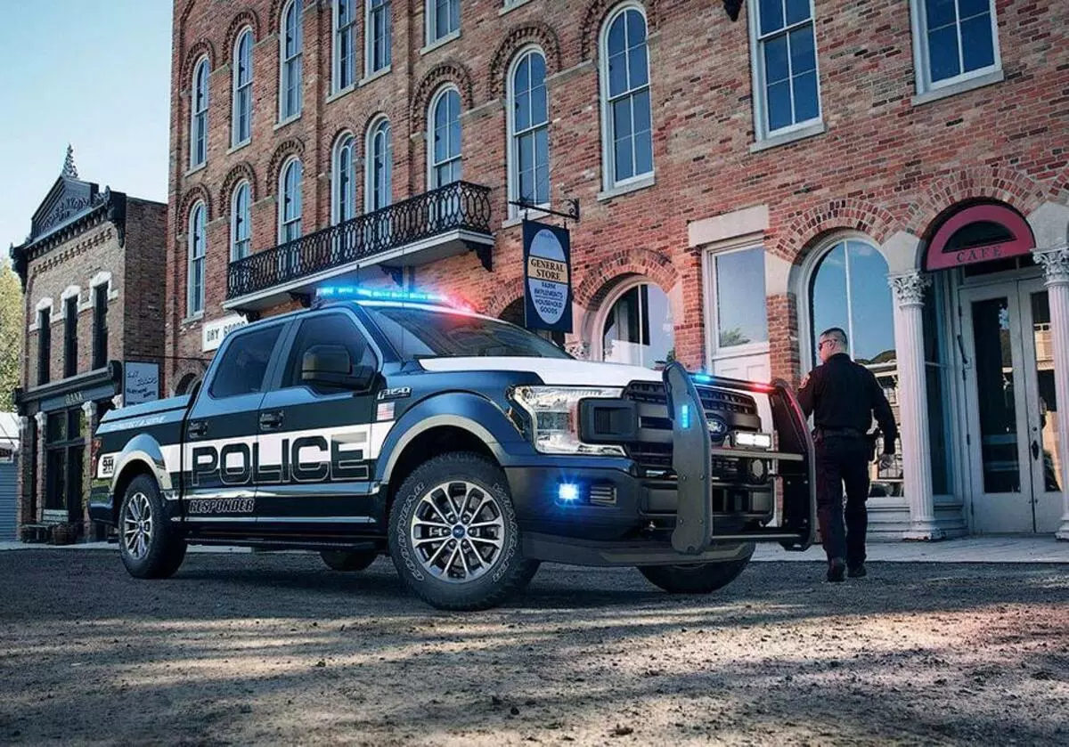 Polisi AS bakal nampa pilihan F-150 kanggo versi lan Off-Road 15552_1