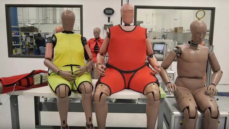 Mannequins for crash tests will become older and thicker 15622_1