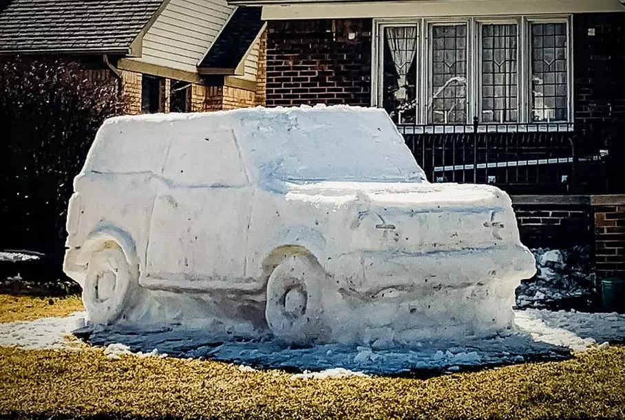 看看Ford Bronco的雪副本全尺寸 15802_1