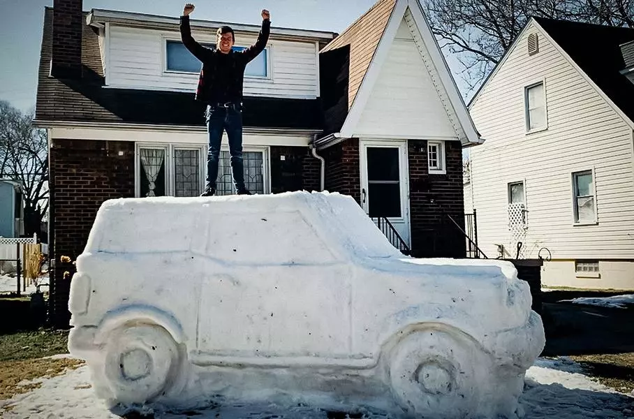 看看Ford Bronco的雪副本全尺寸 15802_2