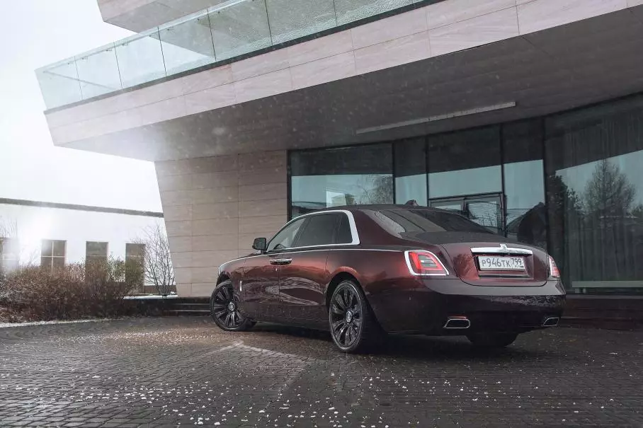 Rolls-Royce Ghost: alisin ang unang yugto 1585_8