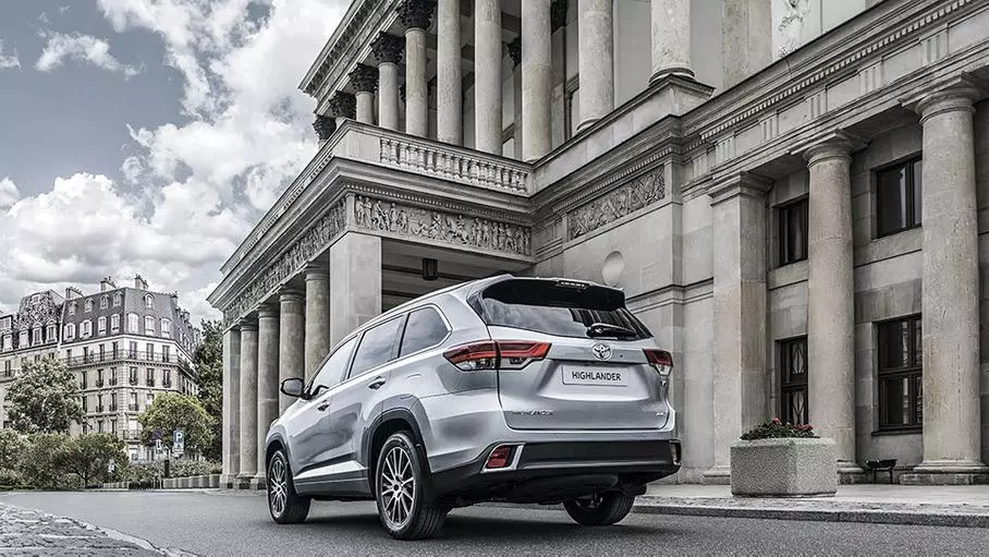 Diropéa Toyota Highlander ngahontal Rusia sareng motor 16194_2