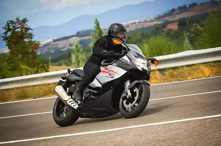 Suzuki Hayabusa. Ինչ է հիպերբայակը: 1780_16