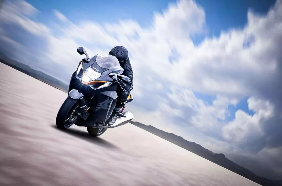 Suzuki Hayabusa. Ինչ է հիպերբայակը: 1780_20