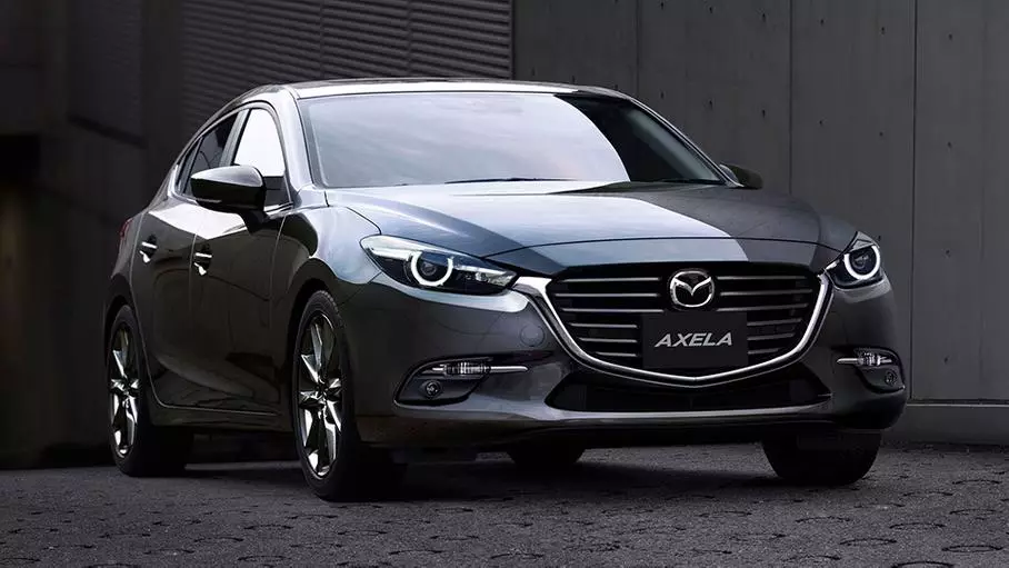 Los motores actualizados Mazda3 aprendieron a obedecer el volante. 18707_1