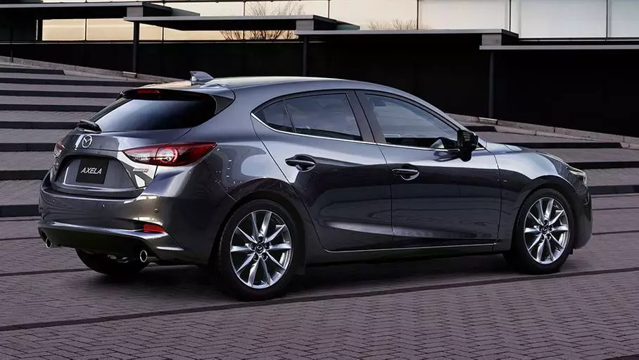 Los motores actualizados Mazda3 aprendieron a obedecer el volante. 18707_2