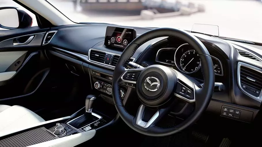 Los motores actualizados Mazda3 aprendieron a obedecer el volante. 18707_3