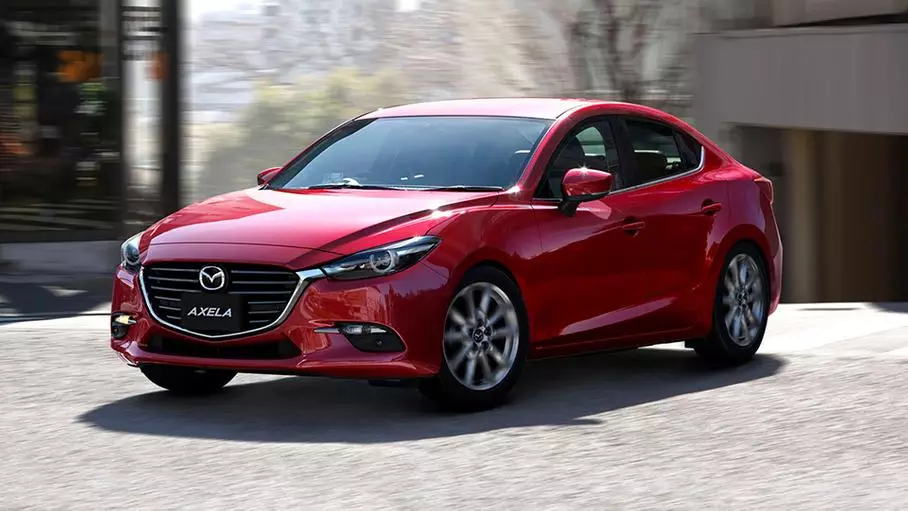 Los motores actualizados Mazda3 aprendieron a obedecer el volante. 18707_5