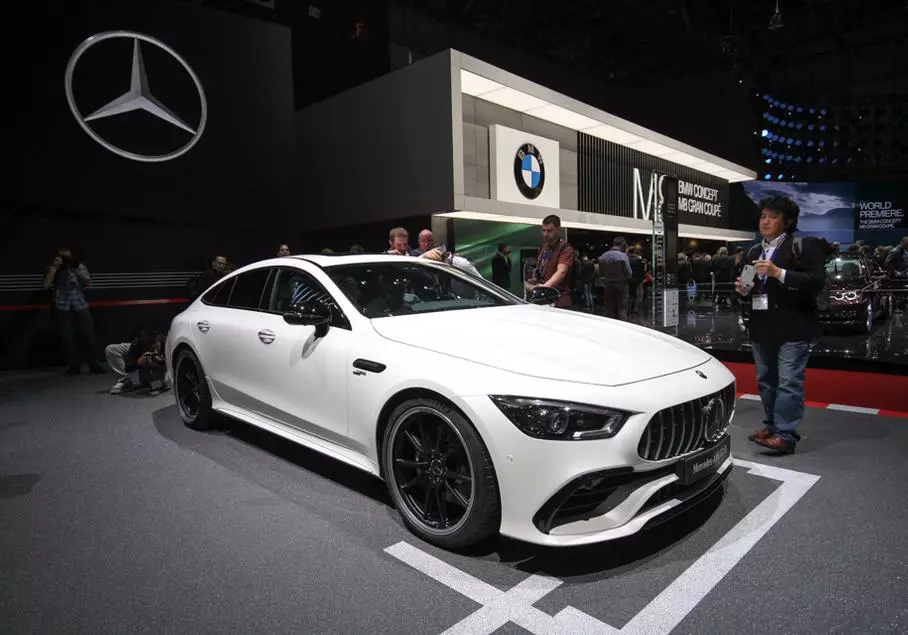 Nowy model Mercedes-AMG: Trzy silniki, pięć miejsc i 315 km / h 19140_1