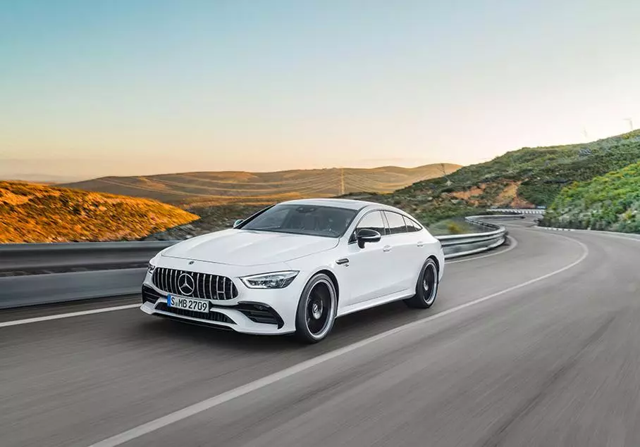 Mẫu mới Mercedes-AMG: Ba động cơ, năm nơi và 315 km / h 19140_5