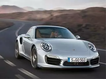 Premijera najmoćnije verzije Porsche 911 prošao je u Moskvi 19497_1