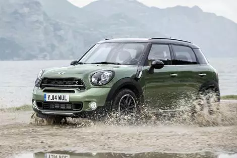 Mini updated Countryman crossover 19692_7