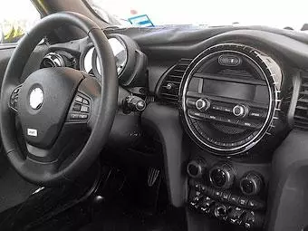 Mini Mini Cooper bakal kelangan Speedometer ing konsol tengah 19732_1