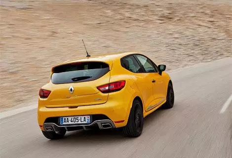 Aitwaye bei ya ruble New Renault Clio Rs. 21261_2