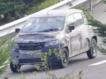 Mazākais Renault Crossover veica testos 21304_1