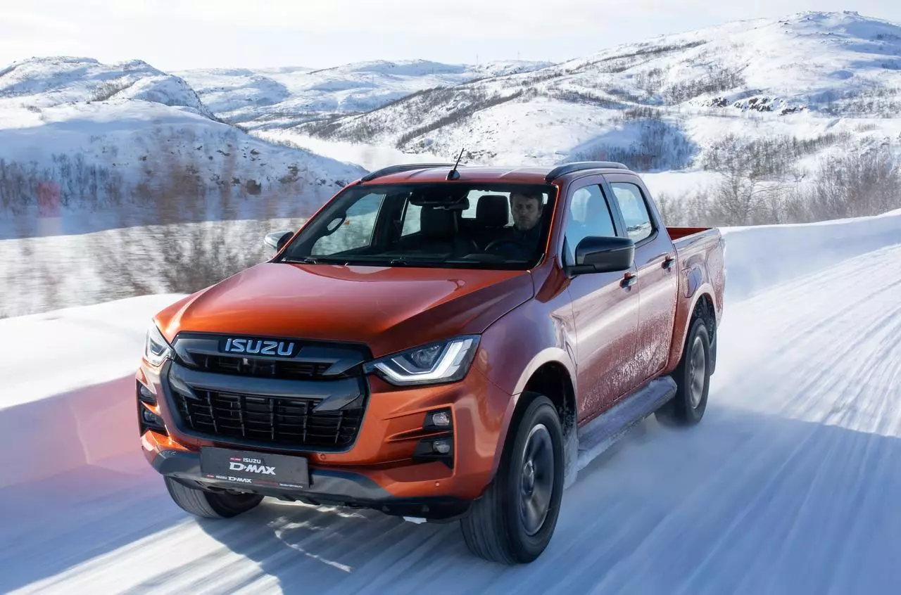 Isuzu D-Max: Check the Japanese Pickup by the Russian North 21804_1