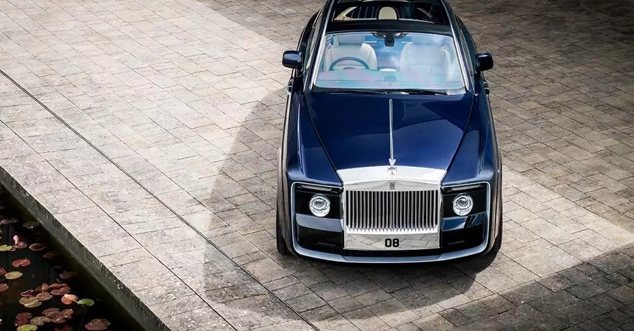 Rolls-Royce wuxuu sameeyay gaariga ugu qaalisan adduunka ee adduunka