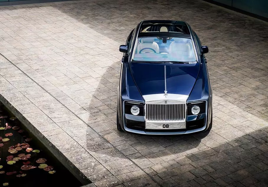 Rolls-Royce dünyanın ən bahalı yeni avtomobili etdi 2209_1