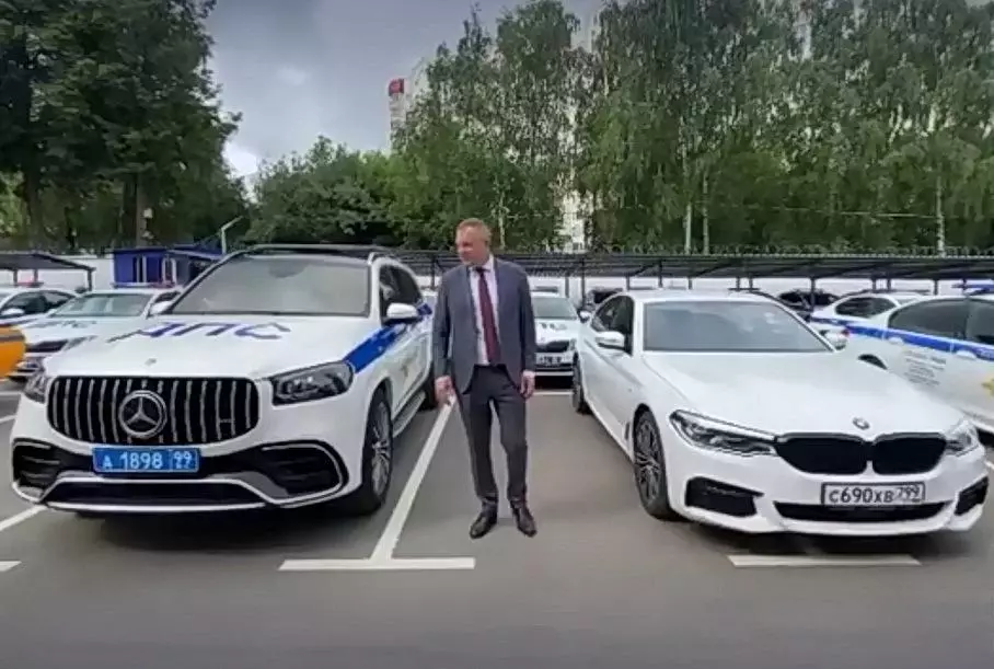 V Moskvi so bili skrite patrulje DPS prejele BMW šport