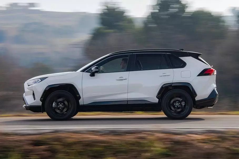 အကြမ်းခံ Toyota Rav4 စမ်းသပ်မှု - ဗားရှင်း 2.0 နှင့်ဆင့်ခေါ်ခြင်း 2240_10