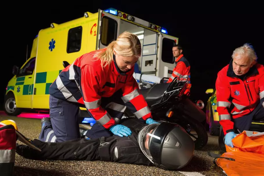 Eerste hulp: als een motorrijder in een ongeluk kwam 2261_4