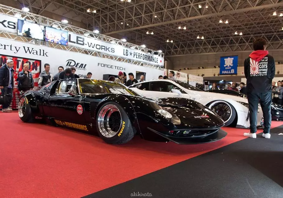 Japonské tunery obrátil klasický kupé Lamborghini v show auto 22626_1