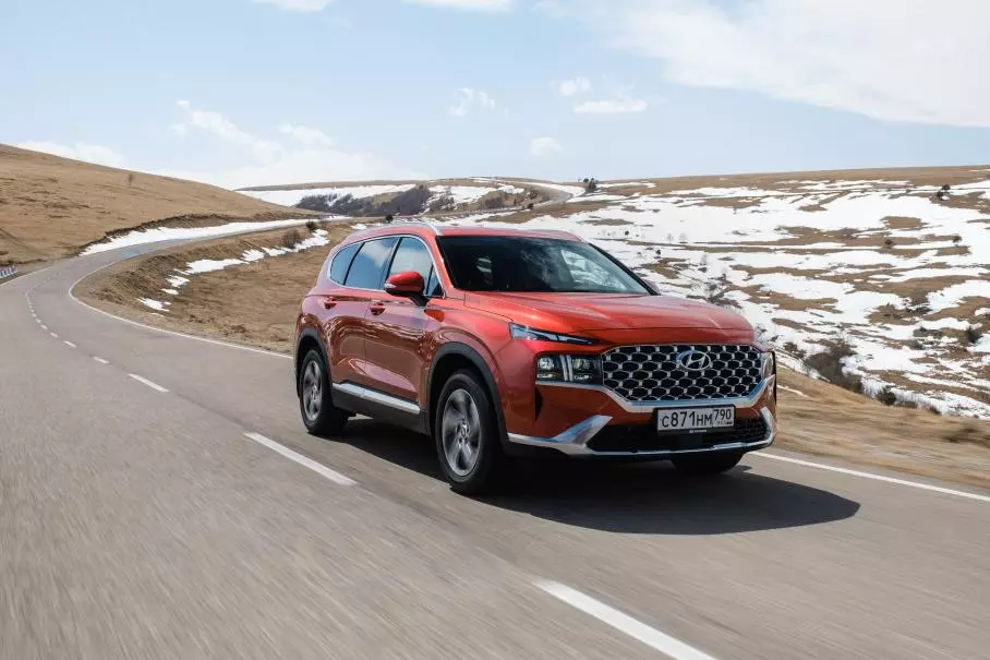 Erneiert Hyundai Santa Fe Test, deen bal komplett geännert huet 2268_10