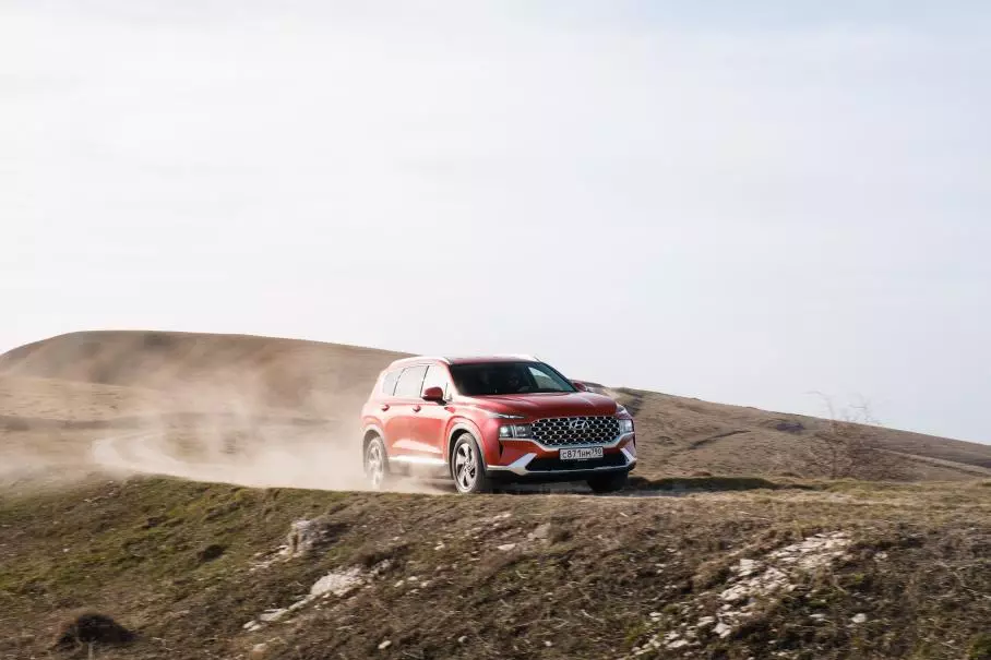 Erneuerter Hyundai Santa Fe-Test, der fast vollständig geändert wurde 2268_12