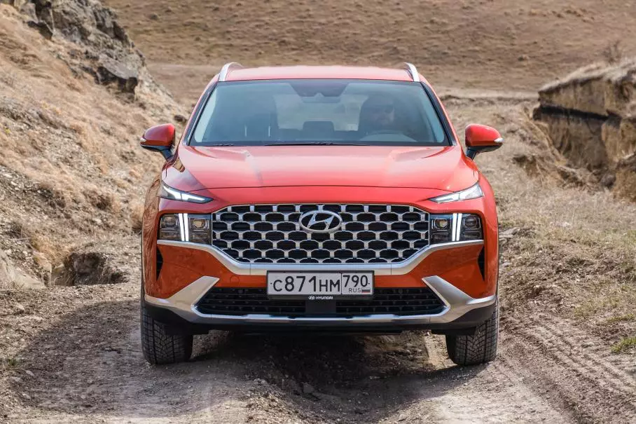 Yangilangan Hyundai Santa Fe testi, deyarli butunlay o'zgartirildi 2268_2