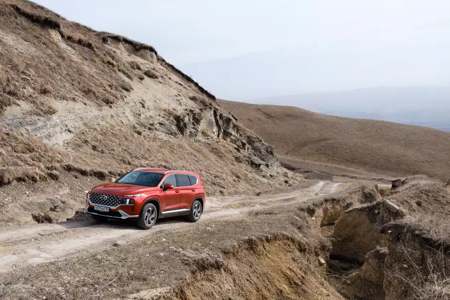 Yangilangan Hyundai Santa Fe testi, deyarli butunlay o'zgartirildi 2268_3