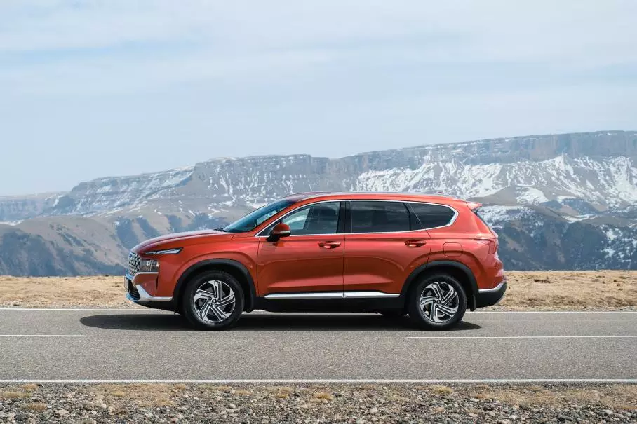 Erneiert Hyundai Santa Fe Test, deen bal komplett geännert huet 2268_5