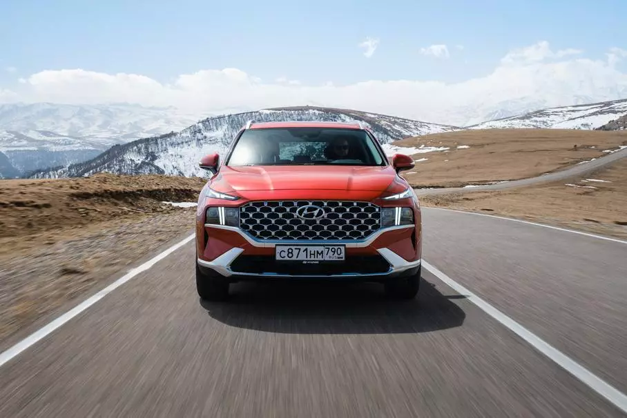 Erneiert Hyundai Santa Fe Test, deen bal komplett geännert huet 2268_9