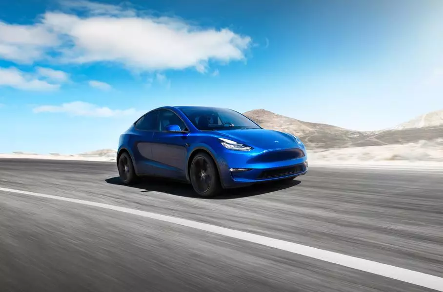 Tesla introduserte en liten crossover modell y 22748_2