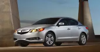 "AKURA" forlasita la hibrida sedan ilx