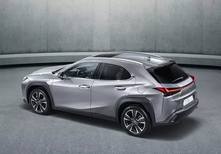 Дебютира най-малкия кросоувър lexus 22892_3