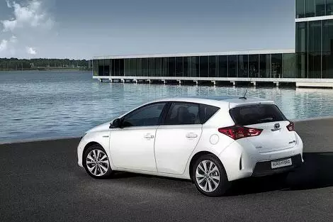 Toyota Auris Universal-аас хийсэн 23330_4