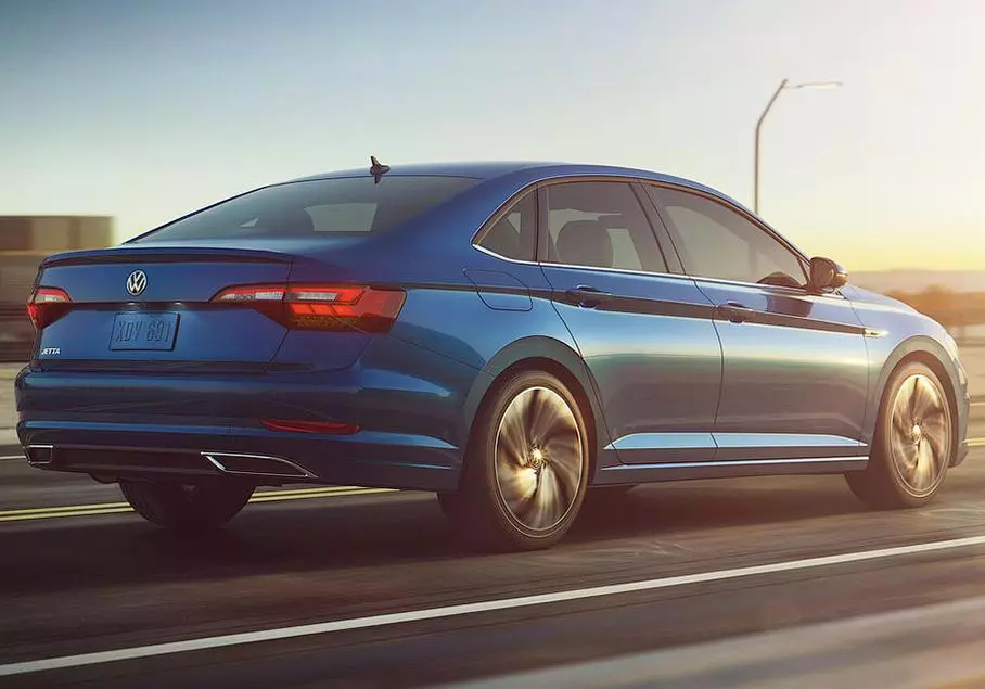 Nuova Volkswagen Jetta: piattaforma MQB e 8 velocità 