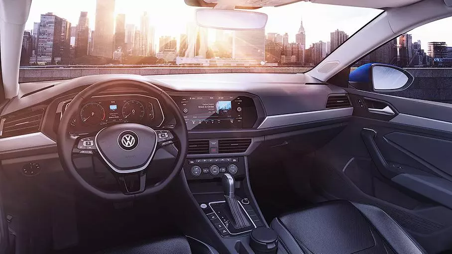 Nuova Volkswagen Jetta: piattaforma MQB e 8 velocità 