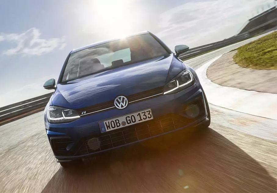 Déanfaidh Volkswagen gailf R lag ná 10 horsepower 23702_1