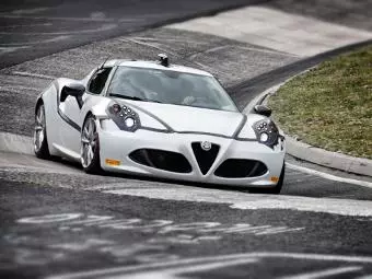 Coupe Alfa Romeo 4C instalēta Nürburgring ieraksts