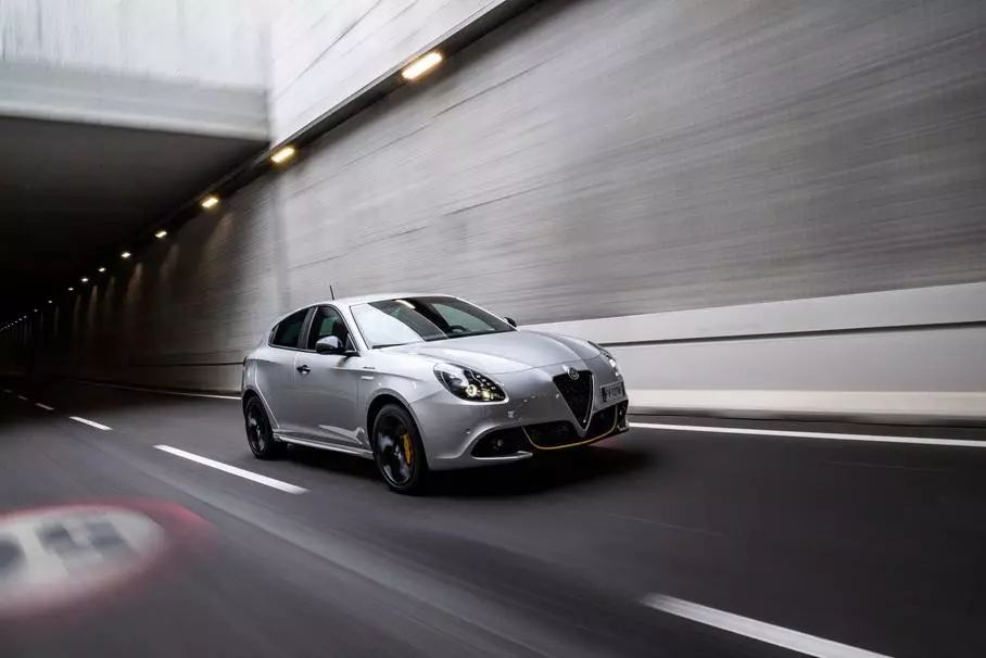 Alfa Romeo saca el modelo de producción Giulietta 2398_1