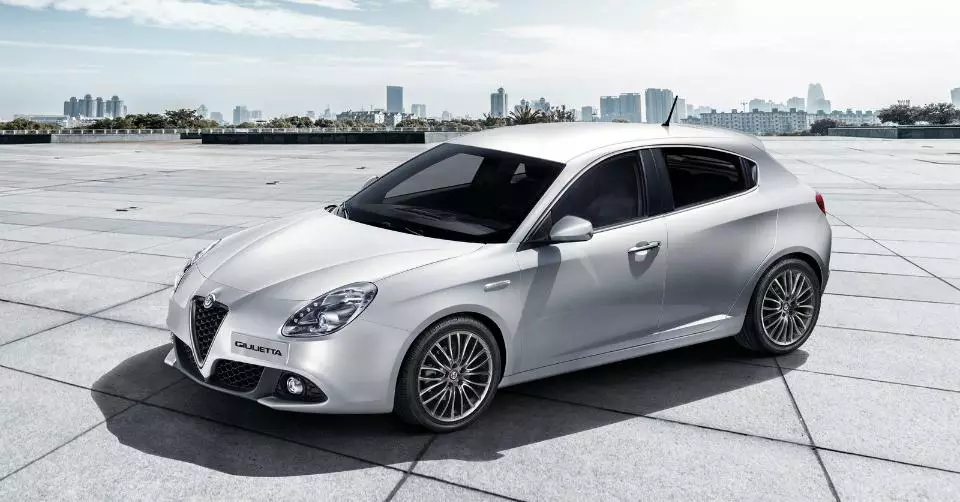 আলফা রোমিও Giulietta হ্যাচব্যাক আপডেট করেছে